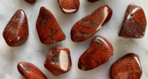 Crystals for sleep, 8 best gems for nightmares, insomnia, anxiety & dreams